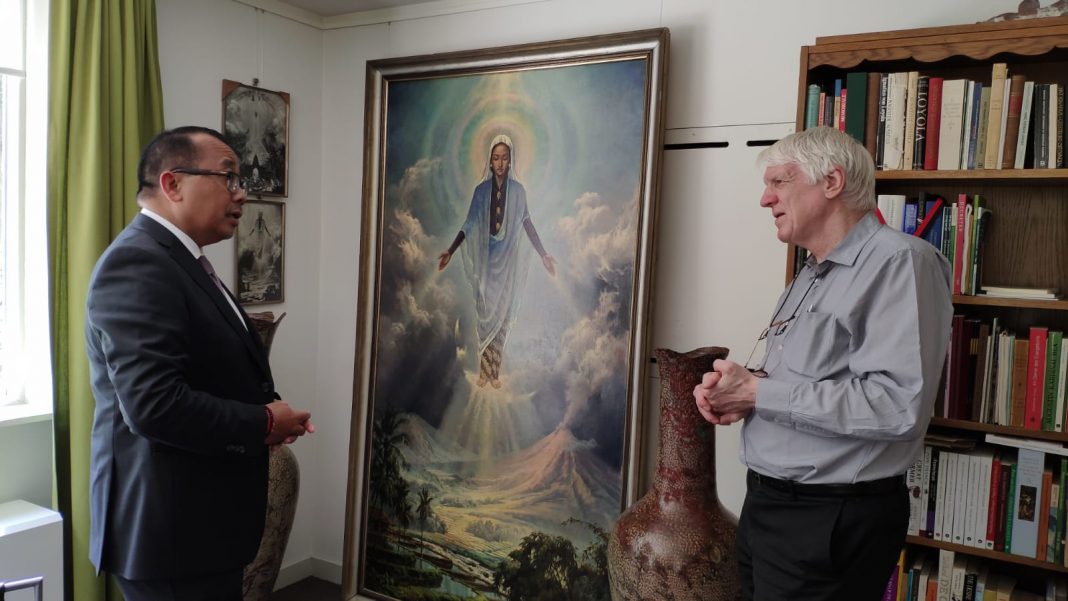 Maria Bunda Segala Suku: Ikonografi Maria Indonesia - Pen@ Katolik