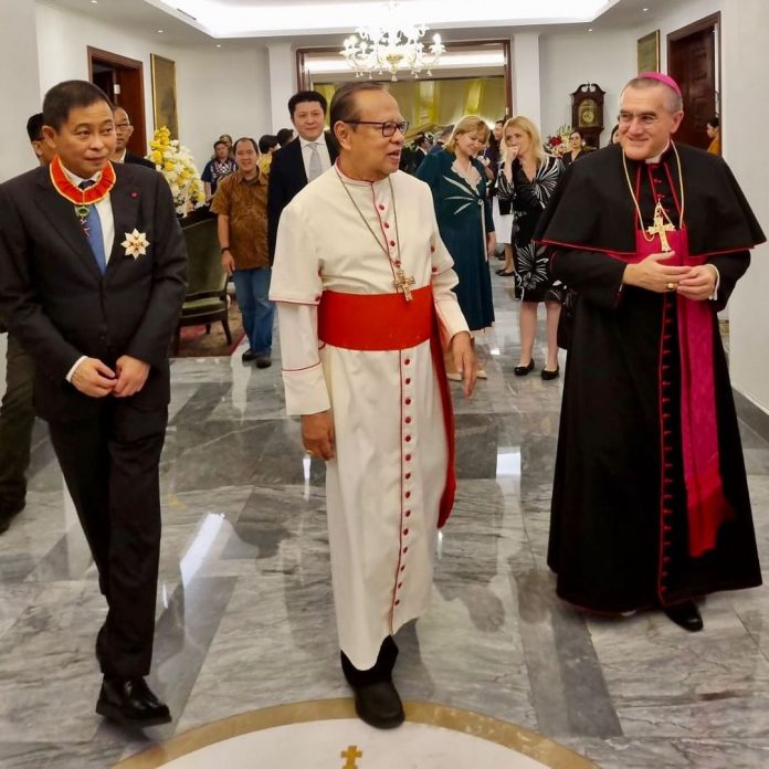 Ignatius Jonan Dianugerahi Bintang Jasa Gregorius Agung dari Paus ...