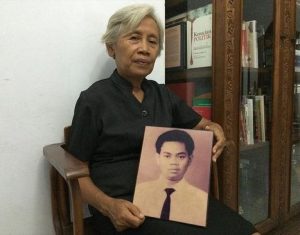 Maria Sumarsih dan Perjalanan 18 Tahun “Aksi Kemisan”: Masih Ada Piring ...