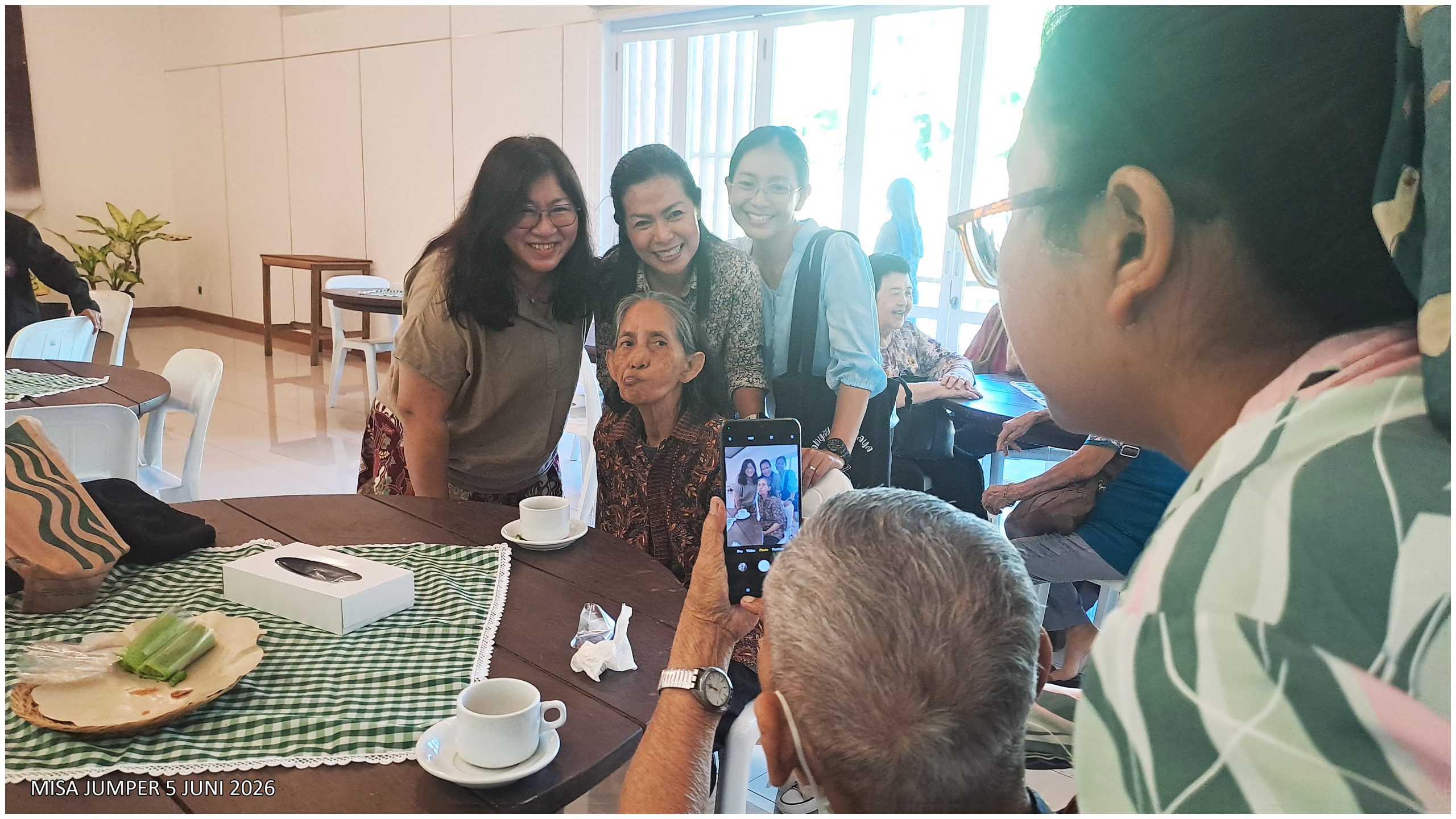 Oma-Opa Dipanggil Menjadi Garam dan Terang Dunia - Pen@ Katolik